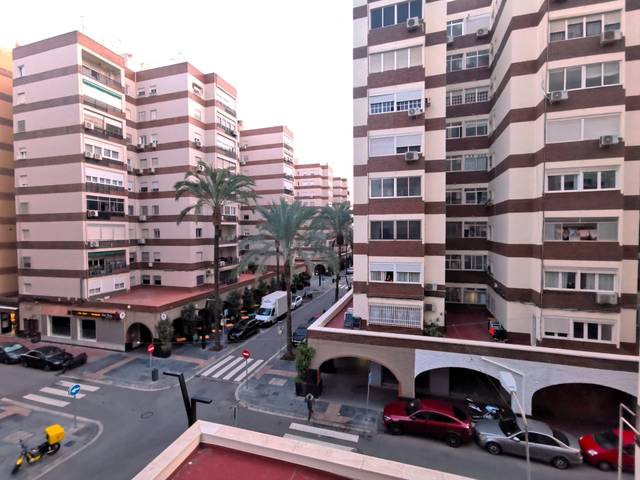 Piso en venta en Calle Canónigo Molina Alonso, 31, Oliveros - Altamira ...