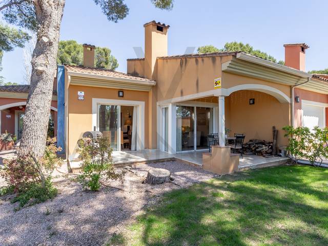 Casa adosada en venta en Carrer de Les Mèlies, Bonmont Terres Noves ...