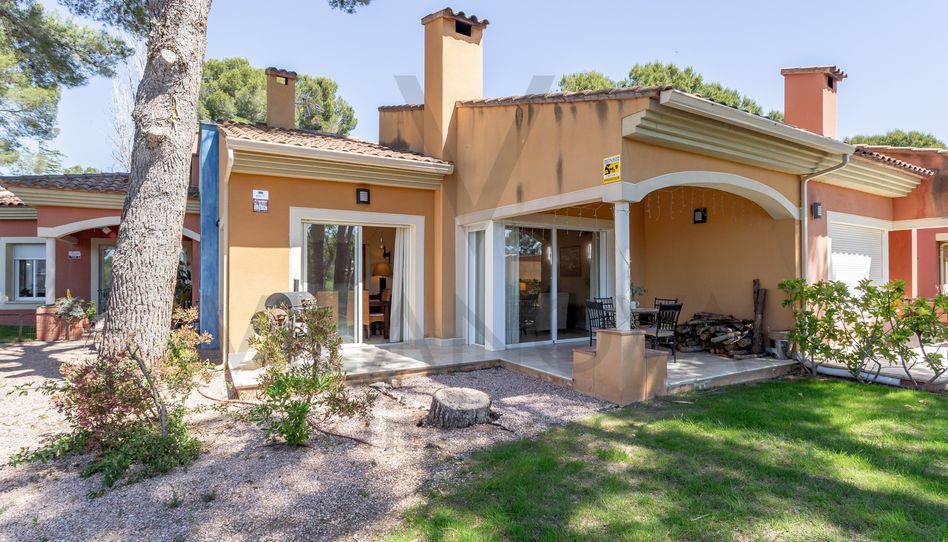 Casa adosada en venta en Carrer de Les Mèlies, Bonmont Terres Noves ...