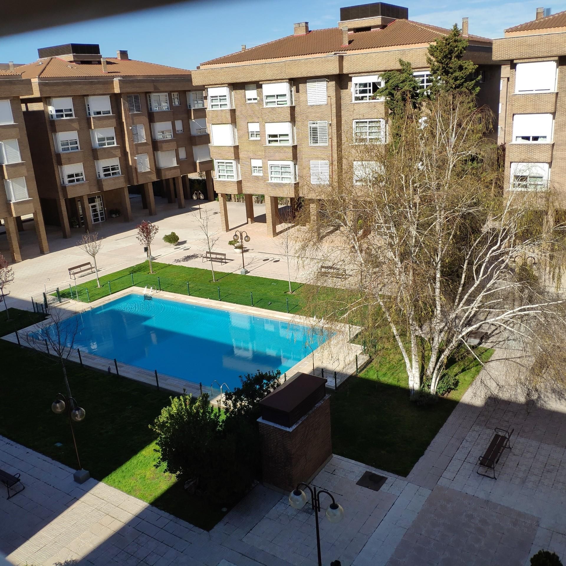 Dúplex de alquiler en Calle Duquesa Castrejón, 15, Pinar del Rey ...