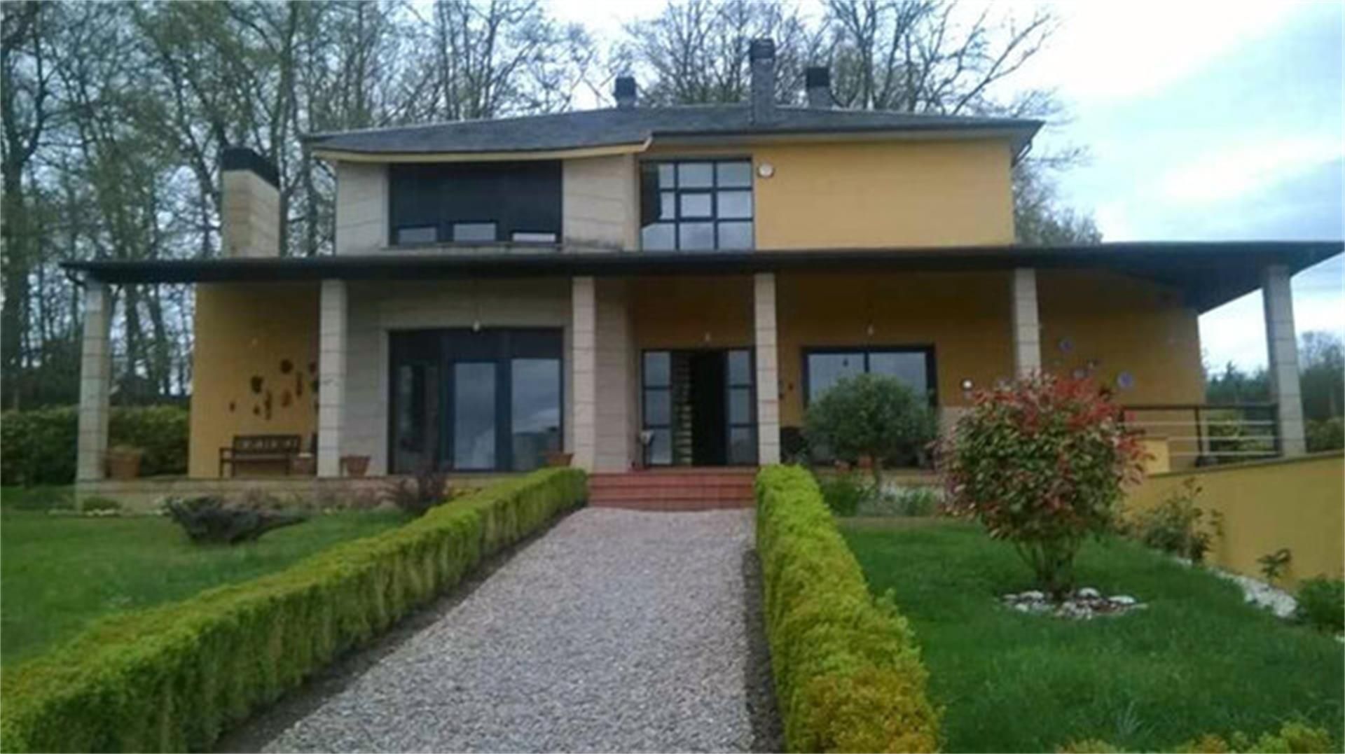 Casa adosada en venta en Plaza Carrera Do Crego 8, A Pobra de Trives ...