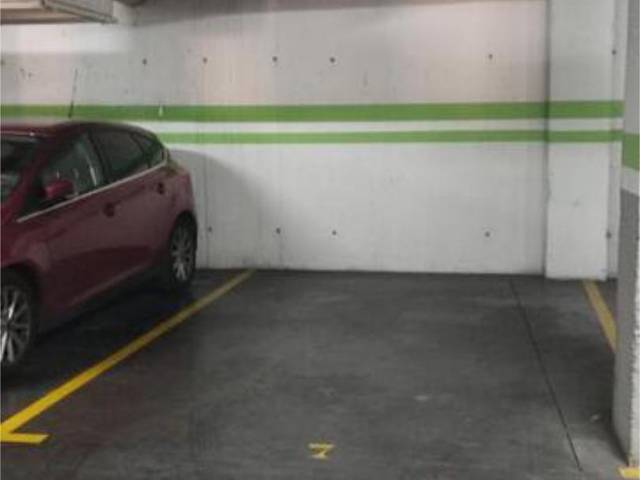 Garaje de alquiler en La Calzada - La Florida, Sevilla Capital | fotocasa